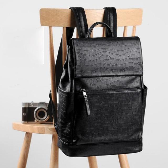 リュック　メンズ　リュックサック 本革　牛革　デイパック　ビジネス　バックパック　レザー　通勤通学　旅行　出張　アウトドア　自転車鞄　カバン　男女兼用