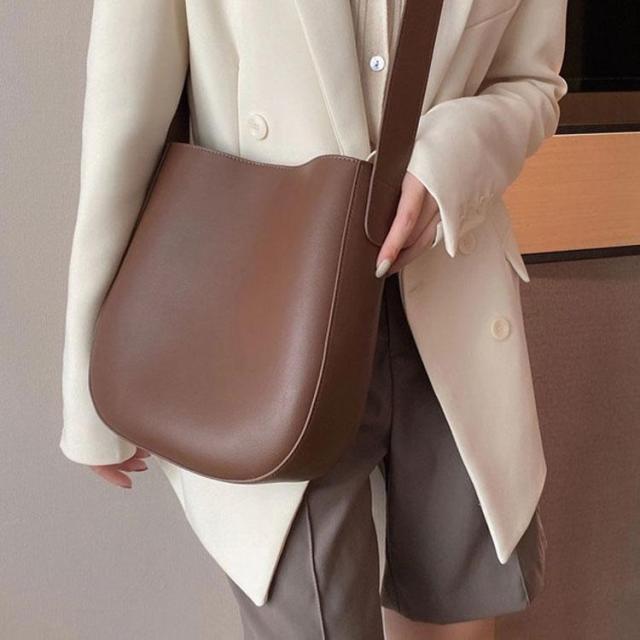 本革　トートバッグ　レディース　レザーバッグ　ショルダーバッグ 革バッグ　かばん　通勤 通学　大人　20代30代40代50代