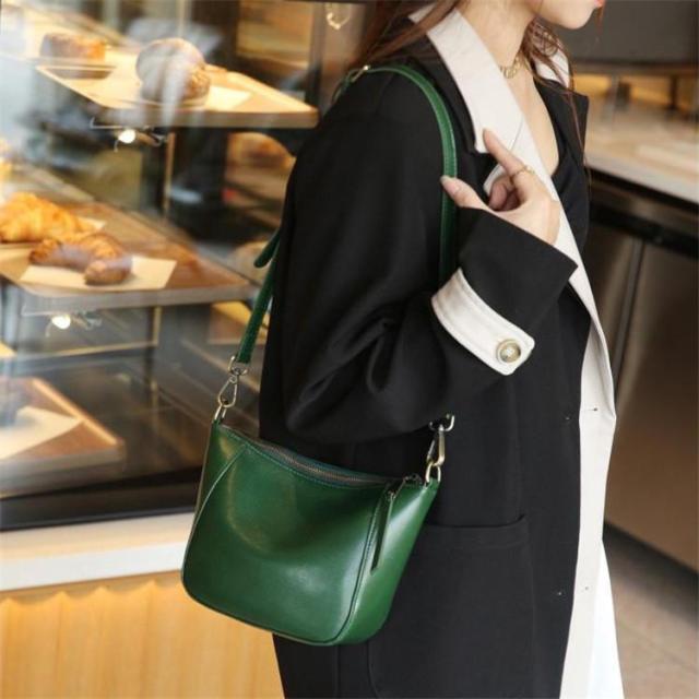 新作 本革　ショルダーバッグ レディース　斜めがけ 2way　ハンドバッグ 本牛革 バッグ レディース ショルダーバッグ 斜めがけ ななめ掛け 肩がけ　バッグ