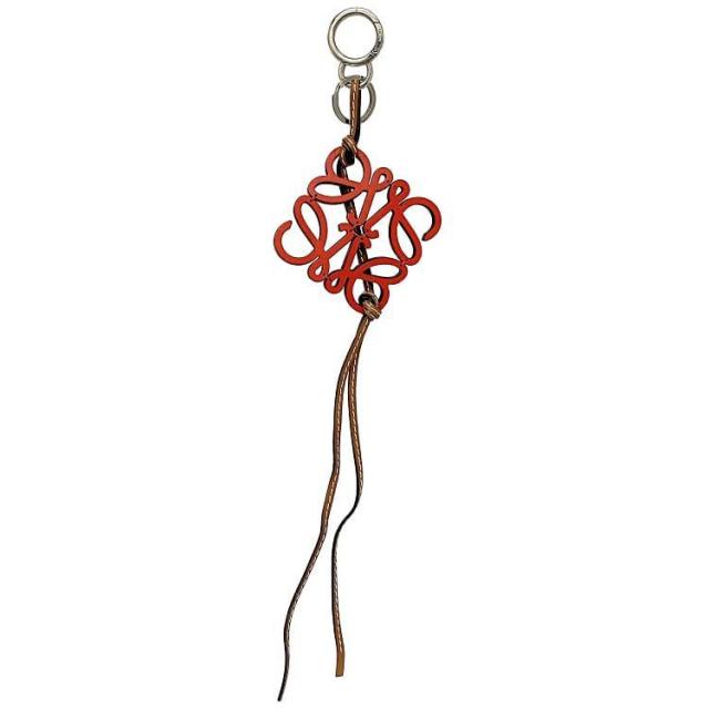 ロエベ チャーム レッド ブラウン アナグラム f-20203 美品 ロゴ レザー メタル 中古 LOEWE バッグチャーム アクセサリー ロゴ キーホルダー 定番 人気 女性 レディース 革 本革 赤 茶色 エレガント シンプル お洒落 カジュアル 高級感 ブランド 本物 鑑定済み