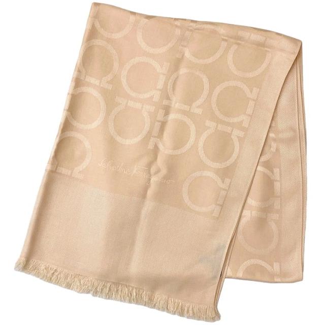 サルヴァトーレ フェラガモ ストール ec-22419 ピンク ガンチーニ 美品 シルク ウール 中古 Salvatore Ferragamo クリーニング済み アパレル フリンジ ロゴ 大判 ショール 薄手 総柄 レディース メンズ ひざ掛け 持ち運び 大判 マフラー ブランド 本物 鑑定済み