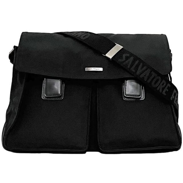 サルヴァトーレ フェラガモ メッセンジャー バッグ ec-22724 ブラック 美品 ナイロン レザー 中古 GL-24 8619 Salvatore Ferragamo 軽い ショルダーバッグ フラップ 旅行 ビジネス 書類 a4 シンプル ロゴ 黒 人気 定番 ユニセックス ブランド 本物 鑑定済み