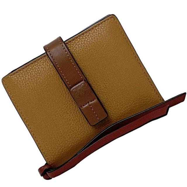 ロエベ 二つ折り 財布 ec-23032 ブラウン アナグラム C660Z41X01 美品 レザー 中古 262026 LOEWE コンパクト 茶色 折り財布 ホック ファスナー グレインレザー 本革 レディース 定番 人気 ロゴ 刻印 バイカラー ブランド 本物 鑑定済み