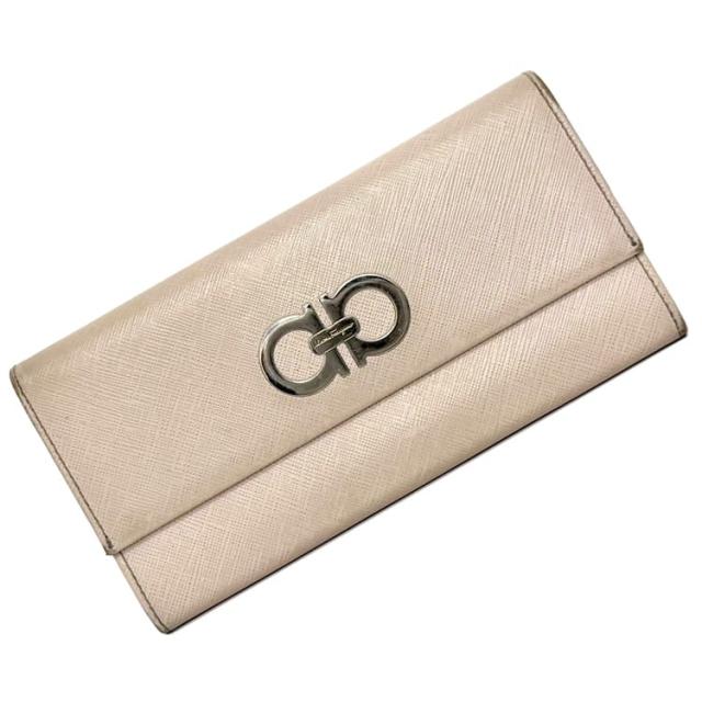 サルヴァトーレ フェラガモ 二つ折り 長財布 ec-23079 ピンクベージュ ガンチーニ 財布 レザー 中古 GI-227121 Salvatore Ferragamo ロング ウォレット シルバー金具 ロゴ ホック 定番 人気 レディース 小物 お洒落 シンプル 高級感 革 ブランド 本物 鑑定済み