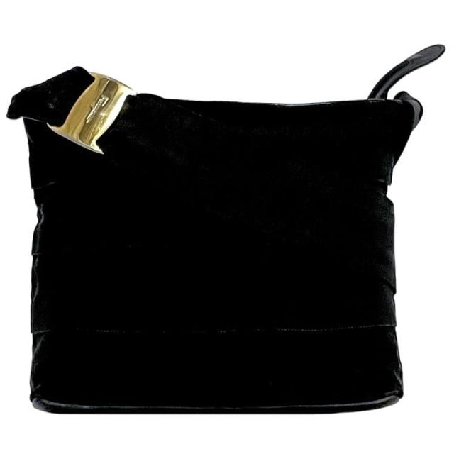 サルヴァトーレ フェラガモ ショルダーバッグ ec-23220 ブラック ヴァラ AU-21 4685 レア キャンバス レザー 中古 Salvatore Ferragamo 肩掛け ファスナー ロゴ 軽い 定番 人気 レディース 鞄 バッグ 黒色 黒 シンプル お洒落 高級感 ブランド 本物 鑑定済み