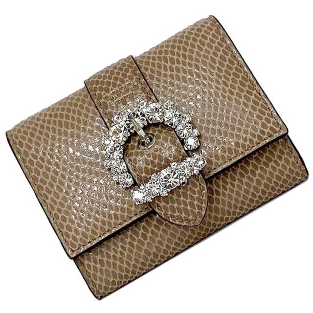 ジミーチュウ 三つ折り 財布 ec-23308 ピンクベージュ OLPF 028 未使用 美品 レザー ラインストーン Sランク JIMMY CHOO モチーフ ストーン 札入 バックル コンパクト 定番 人気 レディース 箱付き プレゼント ギフト 贈り物 誕生日 革 ブランド 本物 鑑定済み