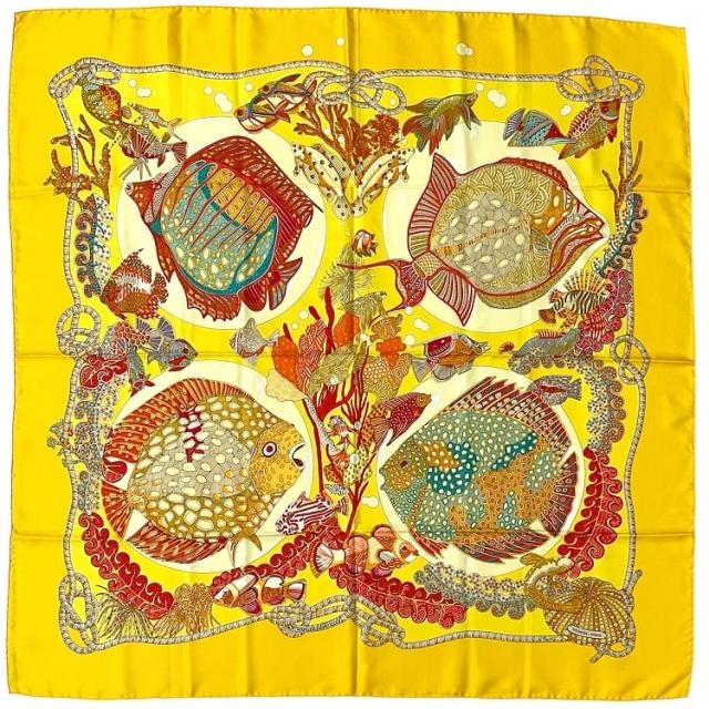 エルメス スカーフ カレ 90 ec-23770 イエロー オレンジ GRANDS FONDS 美品 深海 シルク 100％ 中古 HERMES 大判 黄色 魚 衣類 カレ90 カラフル インテリア ヴィンテージ コレクション 魚モチーフアンティーク アパレル ブランド 本物 鑑定済み
