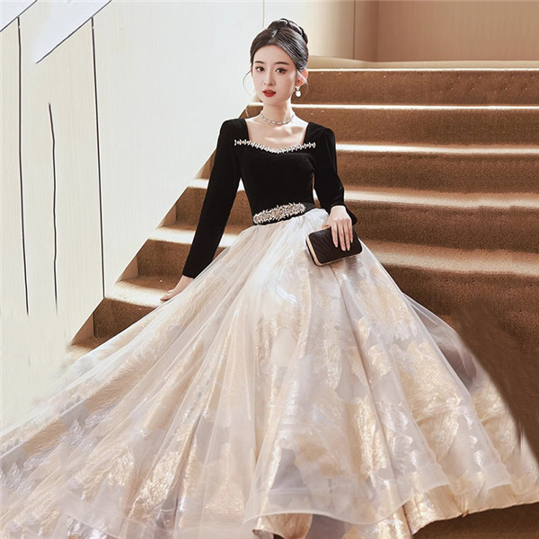 ロングドレス 黒 ブラック 演奏会 ピアノ 発表会 袖付き 長袖 編み上げ フェミニン エレガント大きいサイズ 5L 大人 母親 結婚式 体型カバー 謝恩会 卒業式 花嫁 誕生日会 ステージ 20代 30代