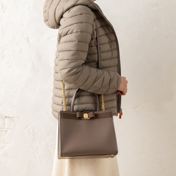 フェラガモ バッグ ハンドバッグ ショルダーバッグ ヴァラ グレー レディース FERRAGAMO 21I290