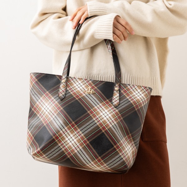 ヴィヴィアンウエストウッド トートバッグ ダービー ショッパー レディース VIVIENNE WESTWOOD 4205007DW S001K D101 A4対応