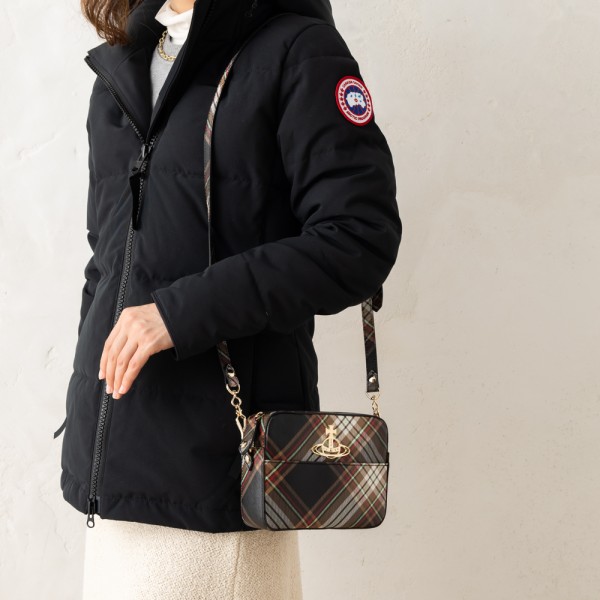 ヴィヴィアンウエストウッド ショルダーバッグ ダービー カメラバッグ ブラウン レディース VIVIENNE WESTWOOD 4304006YU S001K D101