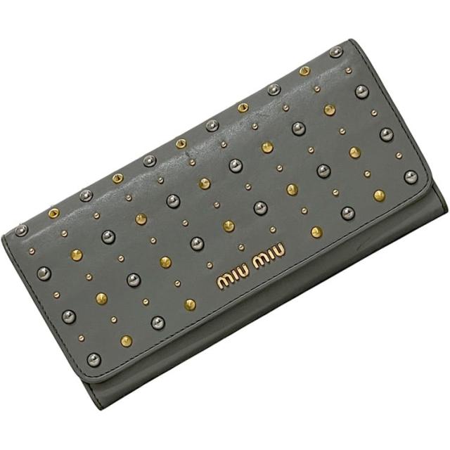 ミュウミュウ 二つ折り 長財布 グレー NUBE 5M1109 財布 レザー スタッズ 中古 194 miu miu ホック 灰色 ロゴ金具 小銭入れ有 シンプル レディース 女性 定番 人気 シンプル ゴールド金具 小銭入れ有