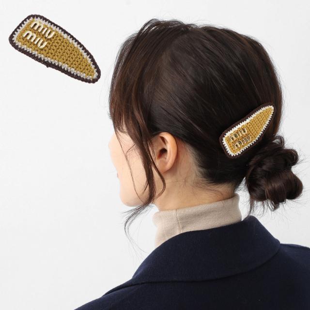 [あす着] ミュウミュウ miu miu ヘアクリップ レディース CROCHET HAIR CLIP ロゴ ヘアアクセサリー