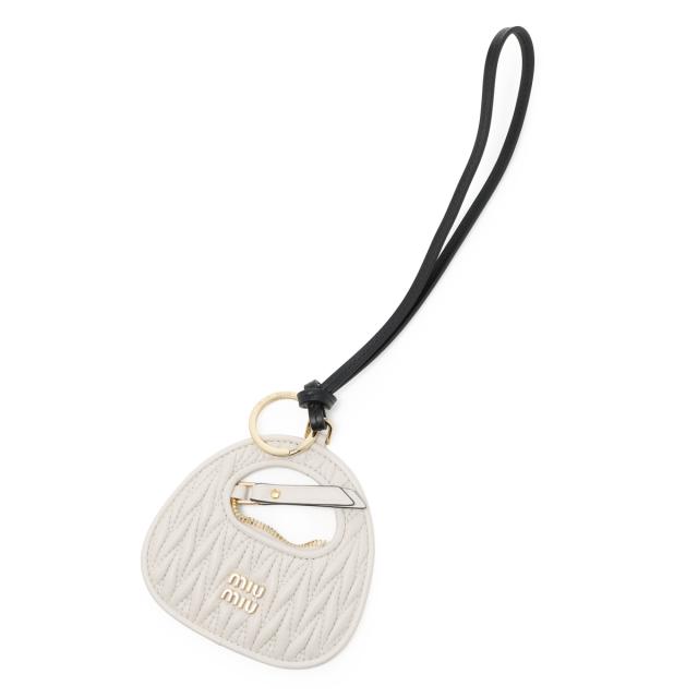 あす着] ミュウミュウ miu miu キーリング バッグチャームモチーフ