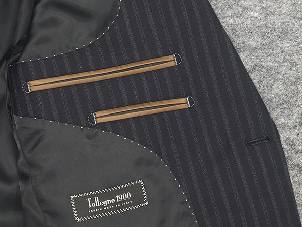 Tollegnoトレーニョ ベーシック2釦スーツ 黒系/ストライプ 秋冬物 毛