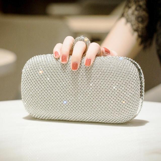 O9クラッチバッグ レディース バッグ クリスタルショルダーバッグ キラキラ．ラインストン パーティーバック