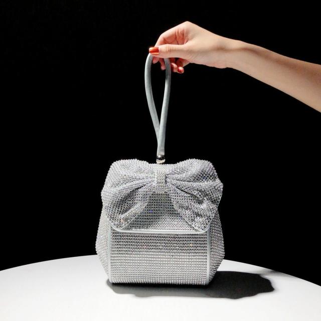 O14クラッチバッグ レディース バッグ クリスタルショルダーバッグ キラキラ．ラインストン パーティーバック