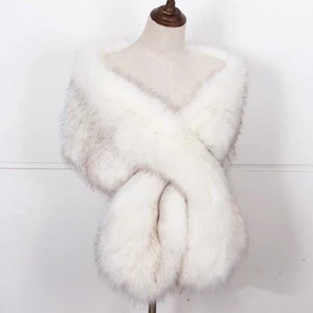 豪華肩掛け 大判ショール ファーストール ．毛皮風ケープ 結婚式 ボレロ ポンチ