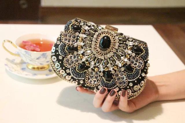 豪華パーティーバッグ キラキラ ストーンBAG クラッチバッグ レディース ラインストーンクラッチバッグ．