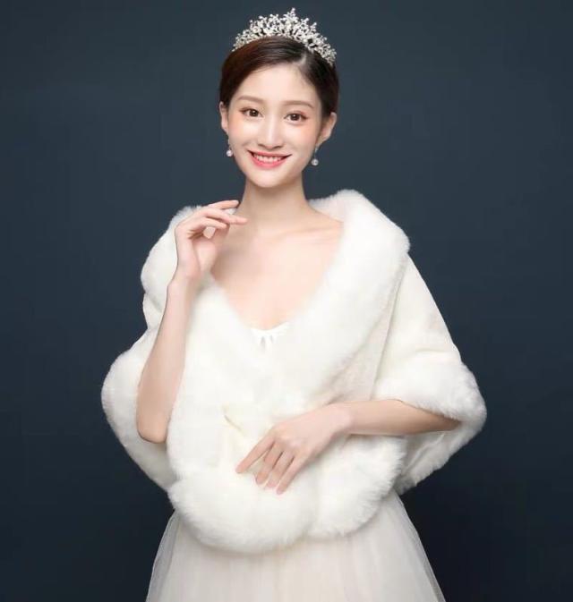 豪華肩掛け 大判ショール ファーストール ．ケープコート ボレロ ニットポンチョ 肩掛けストール