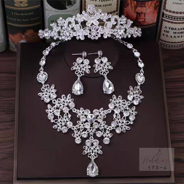 ウェディング 花嫁3点セット ．アクセサリー ティアラ+イヤリング+ネックレス