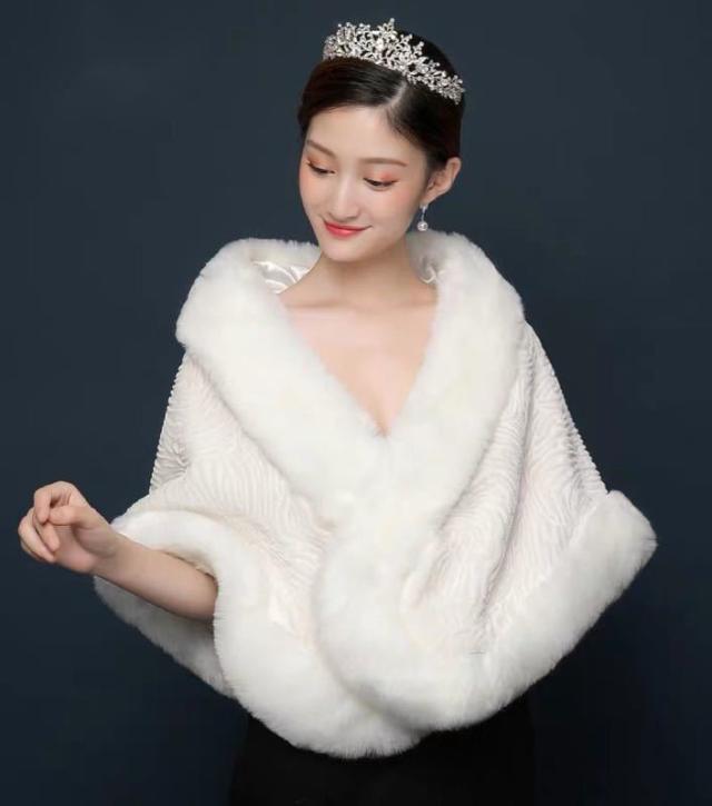 豪華肩掛け 大判ショール ファーストール ケープコート ボレロ ニットポンチョ．肩掛けストール