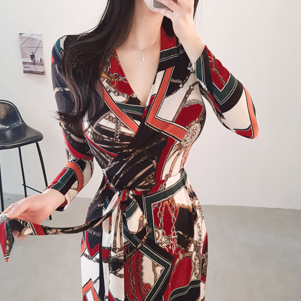 ワンピース デート 膝下 袖あり 長袖 Vネック 襟なし Iライン かわいい 大人可愛い きれいめ シンプル カジュアル 大人 上品 おしゃれ お洒落 かっこいい 大人可愛い 大人女子 こなれ感 ラフ スポーティー ラブリー キュート ガーリー 個性的 主役級 存在感 とろみ感 抜け感