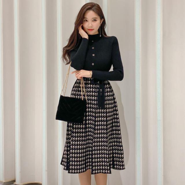 ワンピース フレアスカート フレアワンピース 膝丈 ひざ丈 袖あり 長袖 ハイネック スタンドカラー セミフレア スリム タイト 細身 切り替えデザイン リボン ウエストマーク ウエストリボン リブニット かわいい 大人可愛い きれいめ 大人 上品 おしゃれ レトロ 大人可愛い