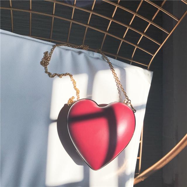 バッグ バック カバン かばん レディースバッグ レディースバック ショルダーバッグ ショルダーバック ミニバッグ 斜めがけ 斜め掛け 肩がけ 肩掛け コンパクト かわいい シンプル おしゃれ お洒落 大人可愛い 大人女子 こなれ感 ラブリー キュート ガーリー 個性的 主役級