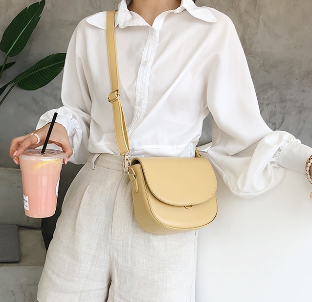 バッグ カバン レディースバッグ ショルダーバッグ 斜めがけ 肩掛け コンパクト ラウンド型 ファスナー かわいい 大人可愛い きれいめ シンプル カジュアル おしゃれ 大人可愛い 大人女子 ラフ キュート ガーリー 無地 10代 20代 30代 学生 通学 デート お出かけ 女子会