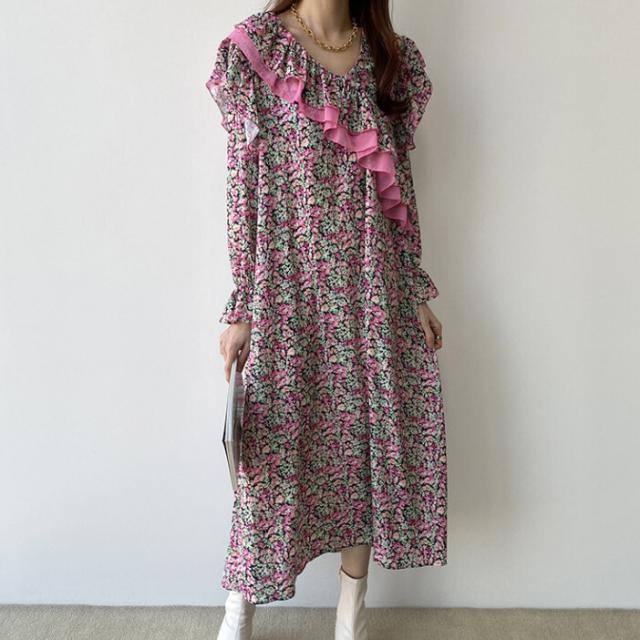 小花柄ワンピース 膝下 ミモレ丈 ロング ロング丈 マキシ マキシ丈 袖あり 長袖 ハイネック Aライン フリル かわいい 大人可愛い きれいめ シンプル カジュアル 大人 上品 おしゃれ お洒落 大人可愛い 大人女子 こなれ感 ラフ ラブリー キュート 個性的 主役級 存在感