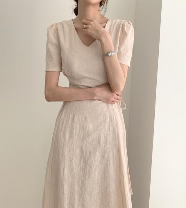 サイドリボン Aライン ロング ワンピース フレアワンピース ロング丈 袖あり 半袖 パフスリーブ Vネック 襟なし フレア Aライン リボン ハイウエスト 編み込み リネン かわいい 大人可愛い きれいめ シンプル 大人 上品 おしゃれ アジアン こなれ感 ラブリー キュート