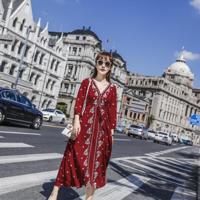 ボヘミアン マキシ丈 ワンピース フレアワンピース マキシ アンクル丈 長袖 Vネック 深めVネック フレア Aライン 刺繍 ウエストマーク ウエストリボン ハイウエスト フロントホック かわいい 大人可愛い きれいめ カジュアル 上品 おしゃれ アジアン エスニック エキゾチック