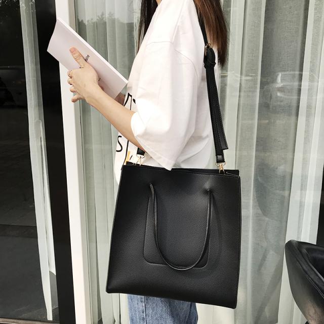 バッグ バック カバン かばん 鞄 bag レディースバッグ レディースバック ショルダーバッグ ショルダーバック 肩がけバック 肩掛けバック デイバッグ 多収納 多機能 機能性 便利 スクエア型 四角 かわいい 大人可愛い きれいめ シンプル カジュアル 大人 上品 おしゃれ お洒落