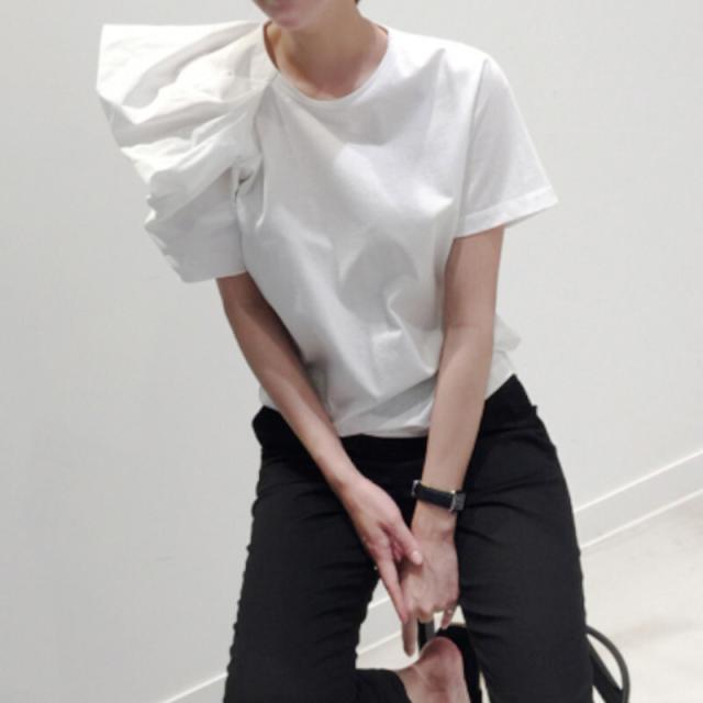 トップス シャツ ブラウス 袖あり 半袖 ボリューム袖 パフスリーブ フリルスリーブ アシンメトリー かわいい 大人可愛い きれいめ シンプル カジュアル 大人 上品 おしゃれ かっこいい レトロ ラブリー キュート エレガント とろみ感 無地 春 夏 10代 20代 30代 40代