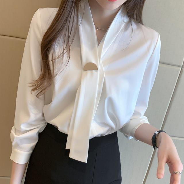 ネクタイ風 トップス シャツ ブラウス 袖あり 長袖 襟なし かわいい 大人可愛い きれいめ シンプル カジュアル 大人 上品 おしゃれ お洒落 かっこいい レトロ 大人可愛い 大人女子 こなれ感 ラフ セクシー エレガント 主役級 存在感 フォーマル とろみ感 抜け感 無地 春 夏 秋