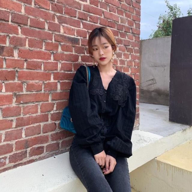 トップス シャツ ブラウス 長袖 襟付き レース 刺繍 かわいい 大人可愛い きれいめ シンプル カジュアル 大人 上品 おしゃれ お洒落 レトロ 大人可愛い 大人女子 ガーリー セクシー エレガント 主役級 存在感 フォーマル 無地 春 秋 冬 誕生日 クリスマス バレンタイン 10代