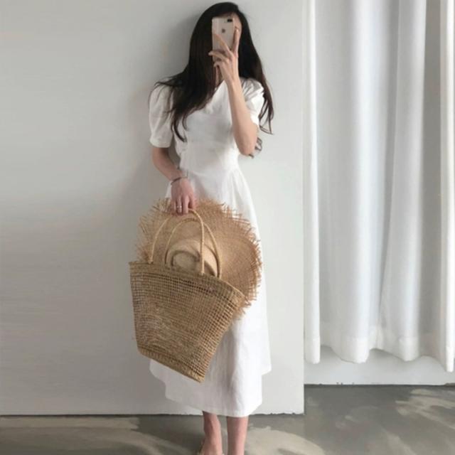 ワンピース ワンピドレス ミモレ ミモレ丈 袖あり 半袖 パフスリーブ Uネック 襟なし Aライン ウエストリボン バックリボン 綿 かわいい 大人可愛い きれいめ シンプル カジュアル 大人 上品 おしゃれ お洒落 アジアン エスニック 大人女子 こなれ感 ラフ 無地 夏 誕生日 10代