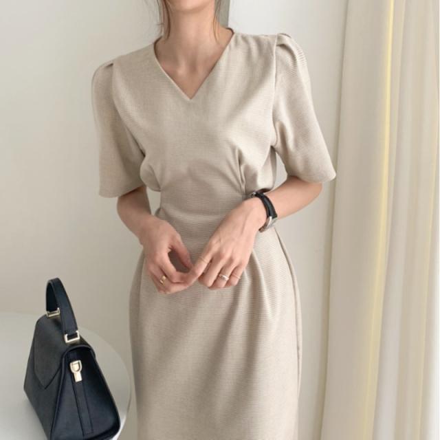 ウエストリボン 半袖ワンピース 膝下 袖あり 半袖 襟なし Iライン かわいい 大人可愛い きれいめ シンプル カジュアル 大人 上品 おしゃれ お洒落 かっこいい レトロ 大人可愛い 大人女子 こなれ感 ラブリー キュート ガーリー 主役級 存在感 とろみ感 抜け感 無地 春 夏 秋