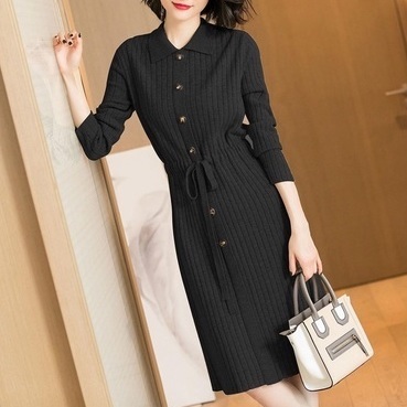 ウエストマークリボン角襟ワンピース 膝丈 ひざ丈 膝下 袖あり 長袖 襟付き 前開き ニット かわいい 大人可愛い きれいめ シンプル カジュアル 大人 上品 おしゃれ お洒落 かっこいい レトロ 大人可愛い 大人女子 こなれ感 ラブリー キュート ガーリー セクシー 主役級 存在感