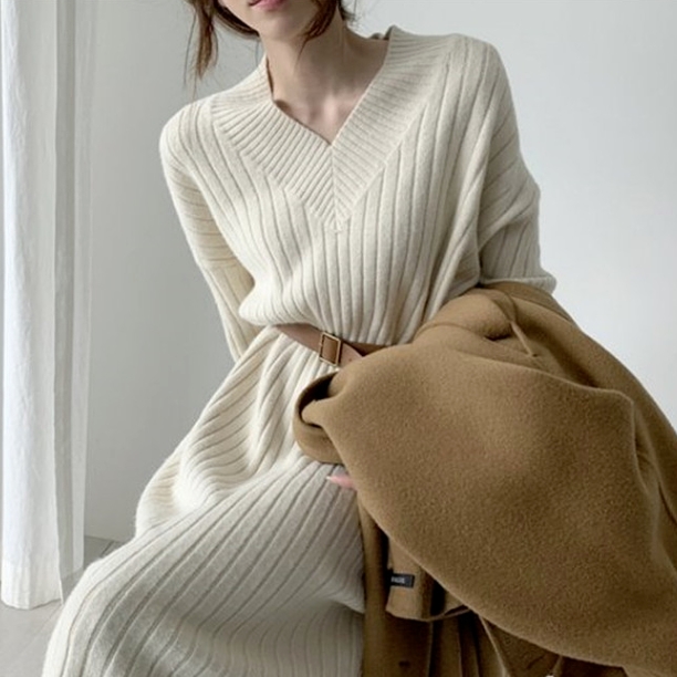 ワンピース ニットスカート ワンピドレス 膝下 ミモレ ミモレ丈 袖あり 長袖 Vネック 襟なし 細身 ストレート Iライン ニット かわいい 大人可愛い きれいめ シンプル カジュアル 大人 上品 大人女子 こなれ感 ラフ 秋 冬 10代 20代 30代 レディース 女性用 通勤 デート
