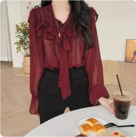 上品 ドット柄 ボウタイ ブラウス トップス シャツ 袖あり 長袖 パフスリーブ シフォン フリル リボン 前開き 透け感 シースルー かわいい 大人可愛い きれいめ カジュアル 上品 おしゃれ レトロ こなれ感 ラブリー キュート ガーリー モード系 モダン フォーマル とろみ感