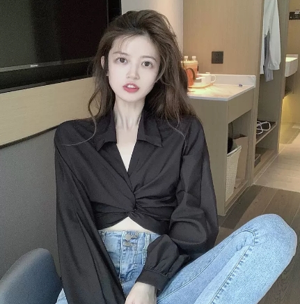 トップス シャツ ブラウス 白シャツ 白トップス ショート ショート丈 袖あり 長袖 ボリューム袖 Vネック 襟付き チュール シフォン  ウエストマーク ウエストリボン バックリボン ハイウエスト 前開き かわいい 大人可愛い きれいめ シンプル カジュアル 大人 上品 おしゃれ