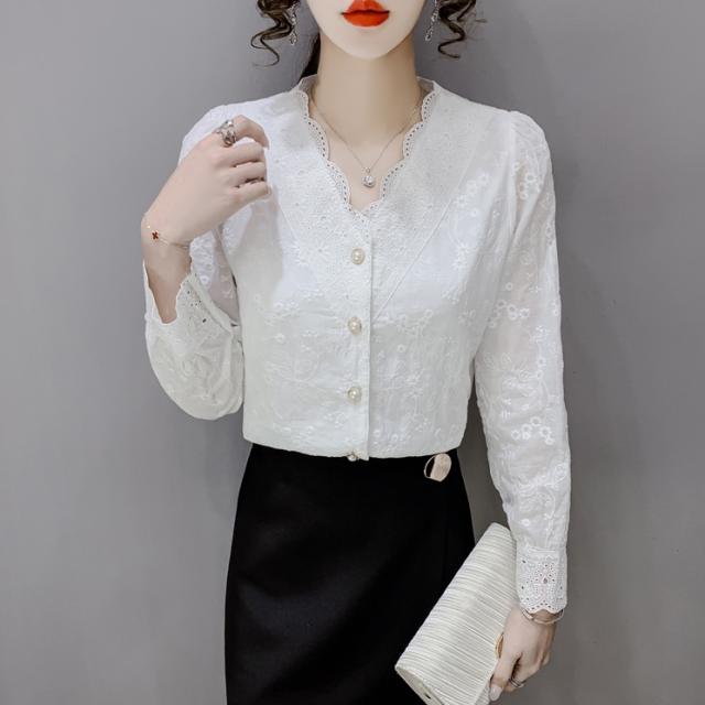 Vネック 刺繍 レース ブラウス トップス シャツ 袖あり 長袖 パフスリーブ Vネック フリル 前開き 編み込み 透け感 かわいい 大人可愛い きれいめ シンプル カジュアル 大人 上品 おしゃれ 大人女子 こなれ感 ラブリー キュート ガーリー エレガント 主役級 フォーマル 花柄