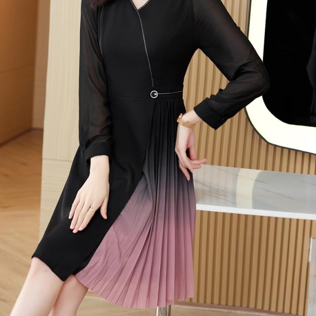 グラデーション プリーツ ワンピース フレアワンピース ミニ ミニ丈 膝上 袖あり 長袖 Vネック カシュクール フレア Aライン シフォン ウエストマーク 切り替えデザイン ドッキング 透け感 シースルー かわいい 大人可愛い きれいめ 大人 上品 おしゃれ 大人女子 こなれ感