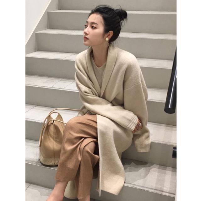 ロングニットカーディガン ゆるカーデ ニットカーディガン トップス ニットソー セーター カーディガン 膝丈 ひざ丈 膝下 ミモレ ミモレ丈 袖あり 長袖 ボリューム袖 ワイド Iライン 前開き ふんわり ニット 大人可愛い きれいめ シンプル 上品 おしゃれ お洒落 大人可愛い