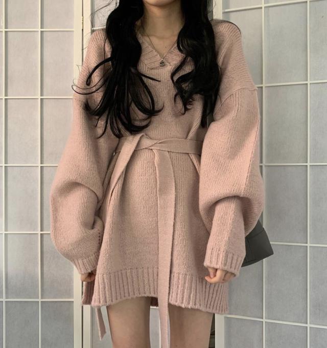 ワンピース シャツワンピース ニットワンピ ミニ丈 ショート丈 ロング丈 長袖 Vネック ウエストマーク ウエストリボン かわいい 大人可愛い きれいめ シンプル カジュアル 大人 上品 おしゃれ お洒落 大人可愛い 大人女子 こなれ感 ガーリー エレガント 主役級 存在感