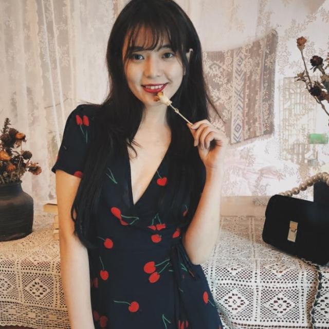 ワンピース ワンピドレス 膝丈 ひざ丈 ミディアム丈 袖あり 半袖 Vネック カシュクール 襟なし リボン ウエストリボン かわいい 大人可愛い シンプル 大人 おしゃれ お洒落 レトロ アジアン エスニック エキゾチック 大人女子 ラフ ラブリー キュート 個性的 柄 プリント 夏