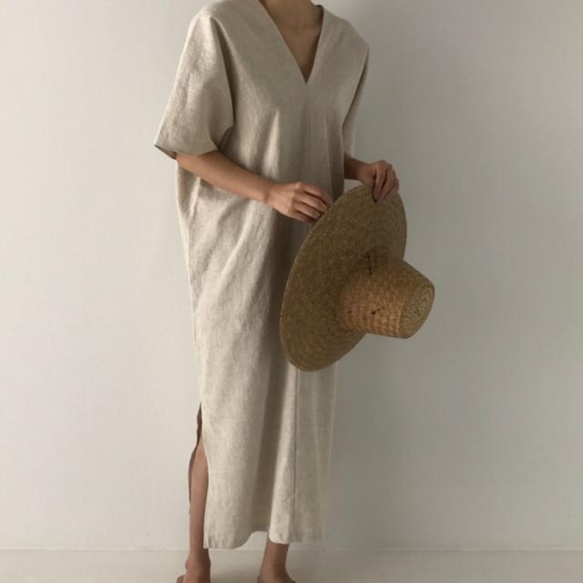 ワンピース ワンピドレス 膝下 ロング ロング丈 袖あり 半袖 Vネック 襟なし ストレート Iライン スリット サイドスリット かわいい 大人可愛い シンプル カジュアル 上品 おしゃれ かっこいい レトロ アジアン エスニック エキゾチック 大人女子 こなれ感 ラフ 無地 夏 20代