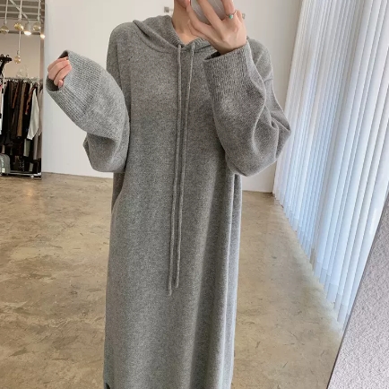 ワンピース ワンピドレス 膝下 ロング ロング丈 袖あり 長袖 ラウンドネック 襟なし スリット サイドスリット フード付き ポリエステル かわいい 大人可愛い シンプル カジュアル 大人女子 ラフ 無地 春 秋 10代 20代 レディース 女性用 デート お出かけ 公園デビュー 女子会